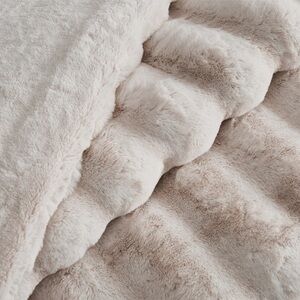 Frye | Bedding | Last Chance Frye 3piece Channel Stitch Faux Fur ...